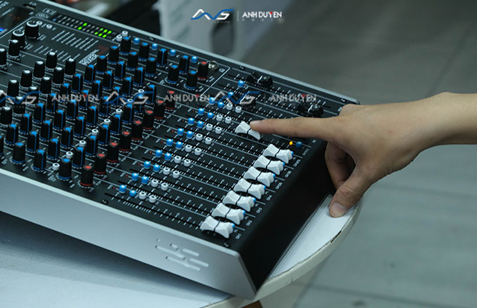Mixer Mark PROX 12E - Bộ Trộn Âm Thanh Chuyên Nghiệp